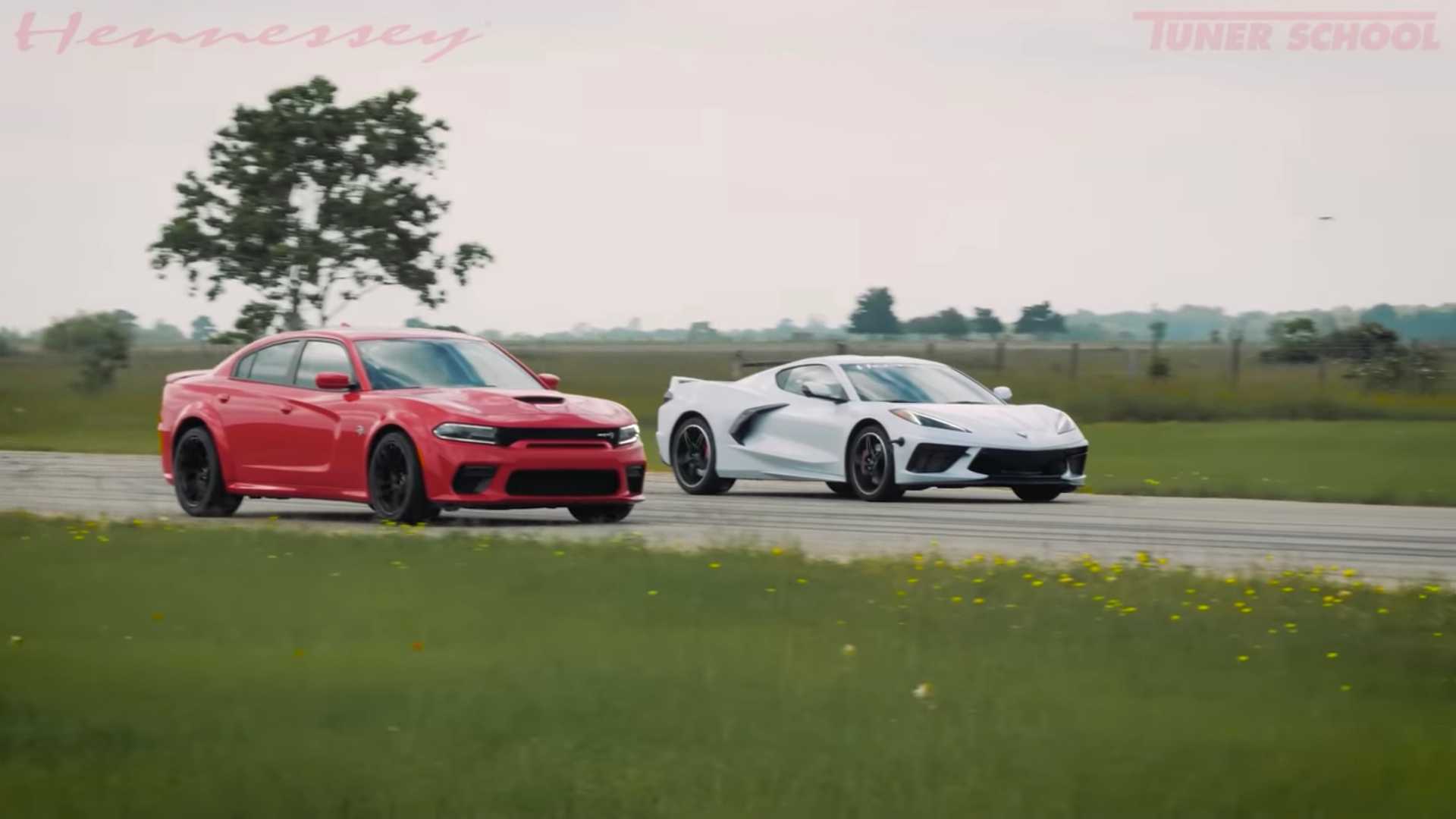 Chevrolet Corvette C8 ve Charger SRT Hellcat drag yarışında