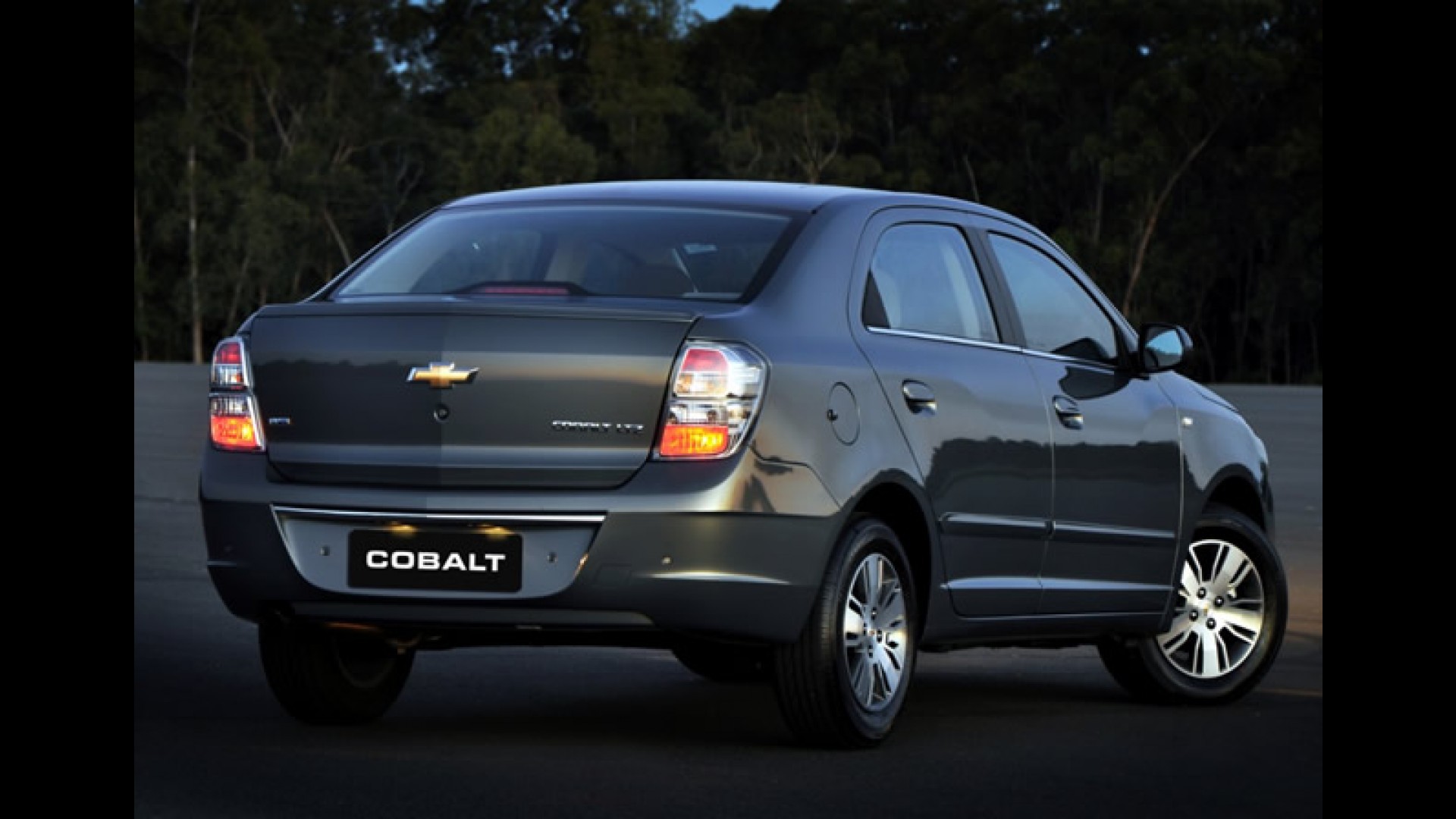 Teste: Chevrolet Cobalt LTZ 1.8 Automático - Motor contrasta com a ...