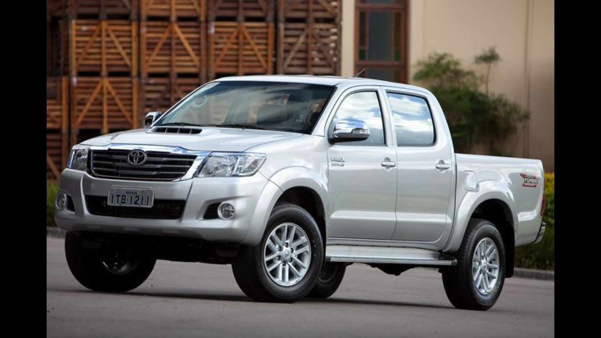 Assim pode ser a nova geração da Toyota Hilux que chega em 2015 ...