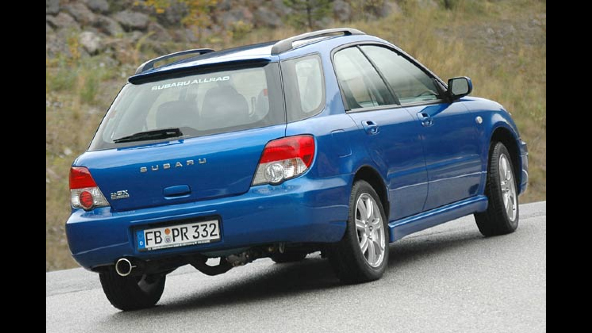 Subaru Impreza RS | Motor1.com Bilder