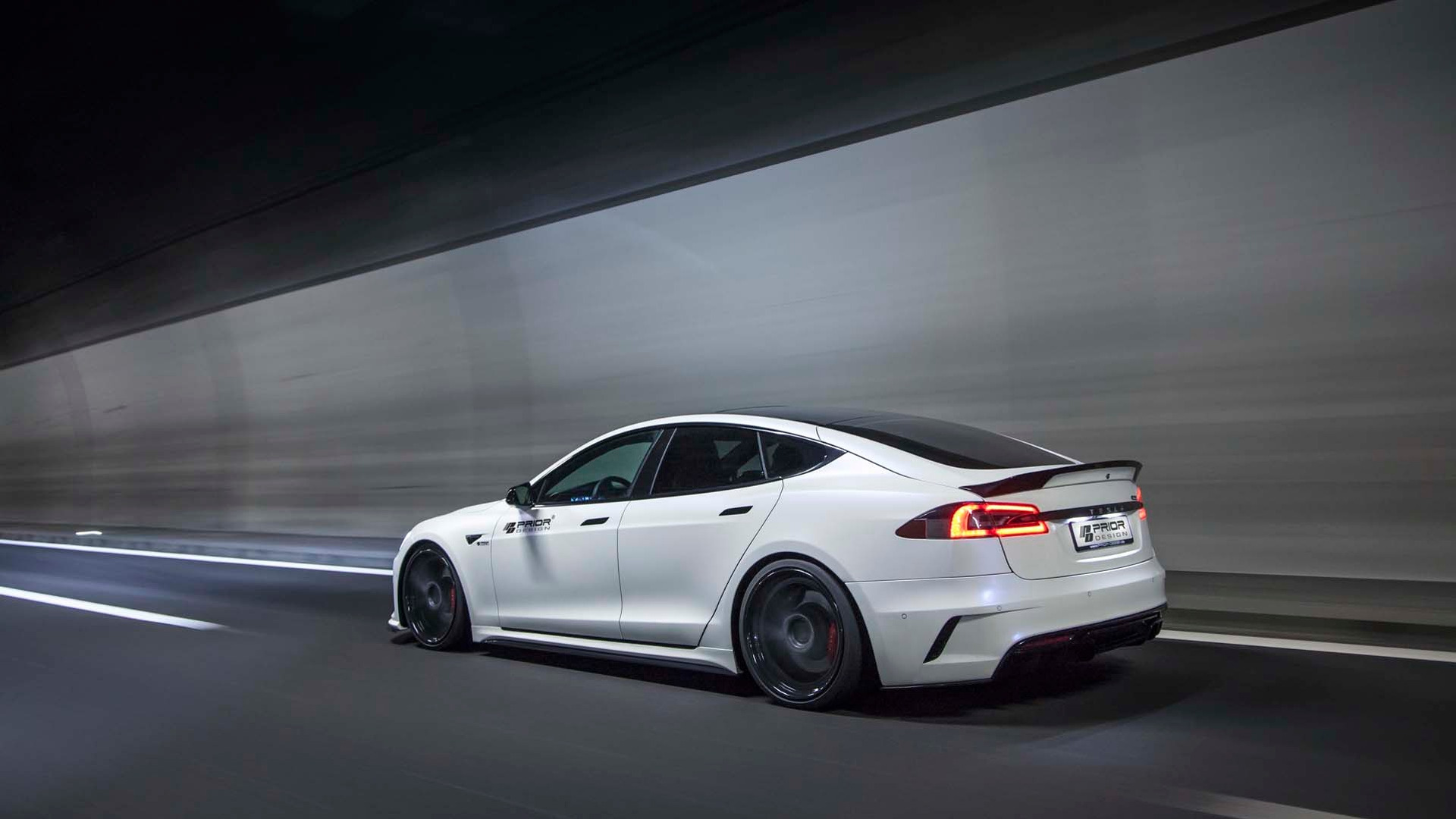 Une dose de virilité pour la Tesla Model S par Prior Design