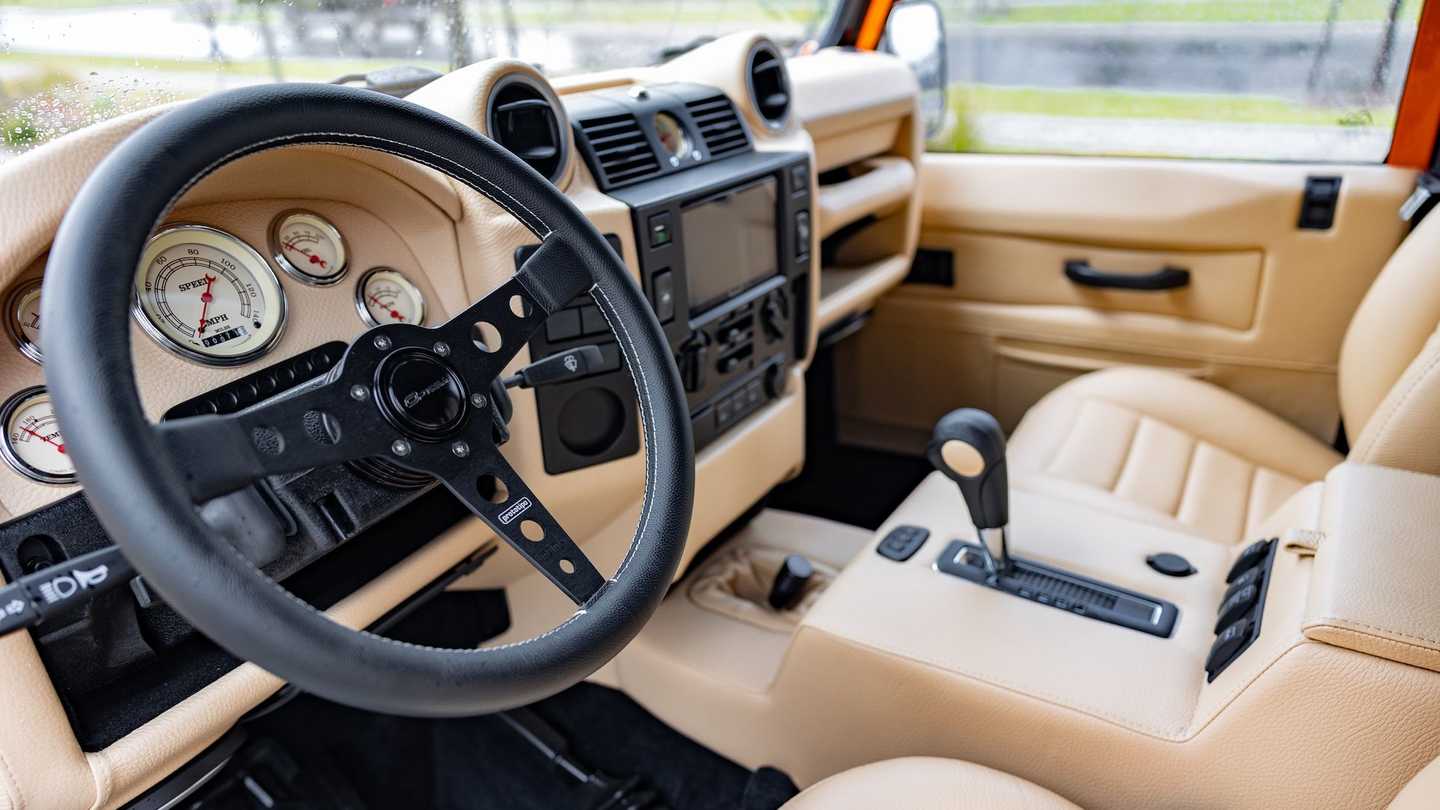 Este Land Rover Defender 110 descapotable es lo último de E.C.D.