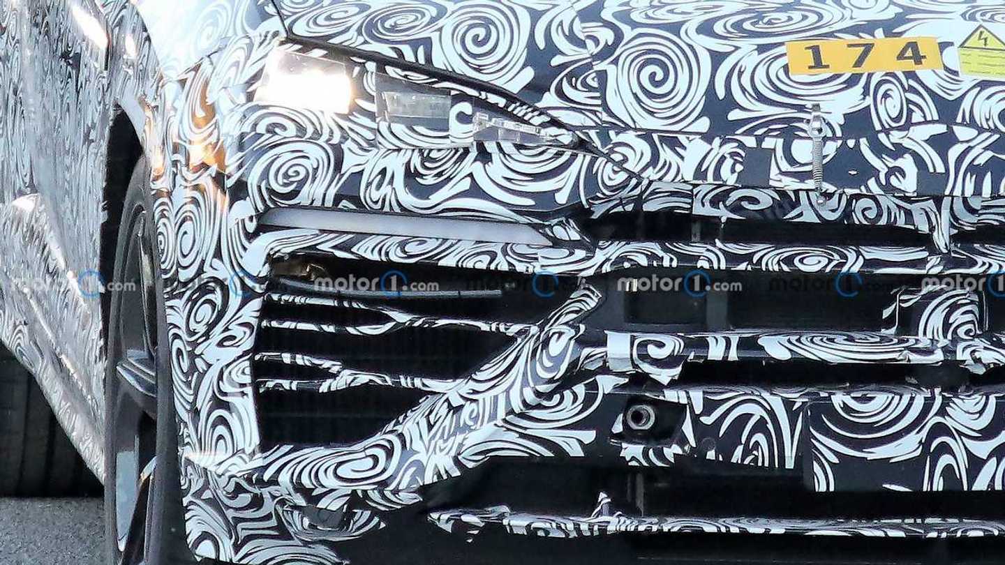 La Lamborghini Urus ibrida continua i test. Ecco nuove foto spia