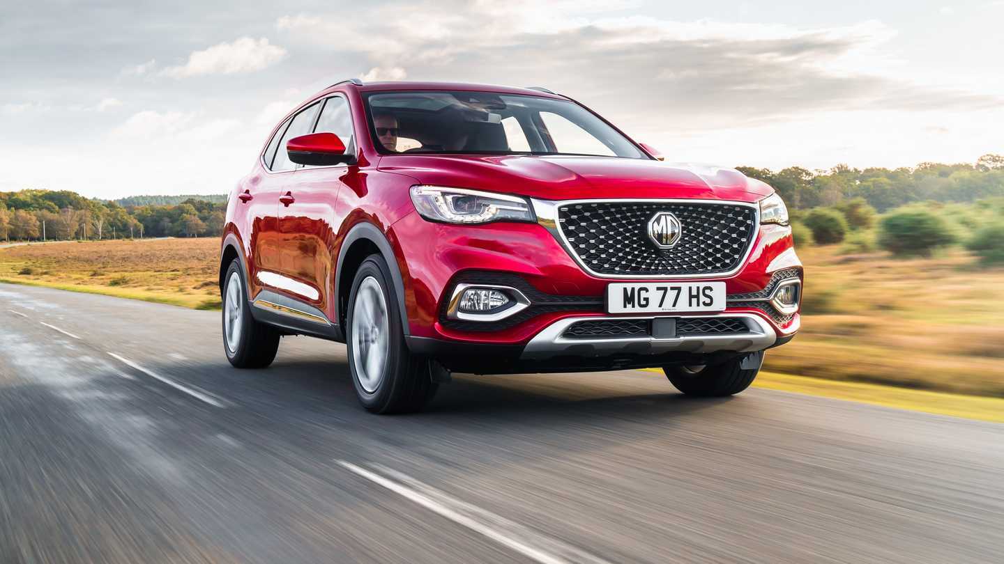 MG presenta sus nuevos MG4 Electric y HS de gasolina