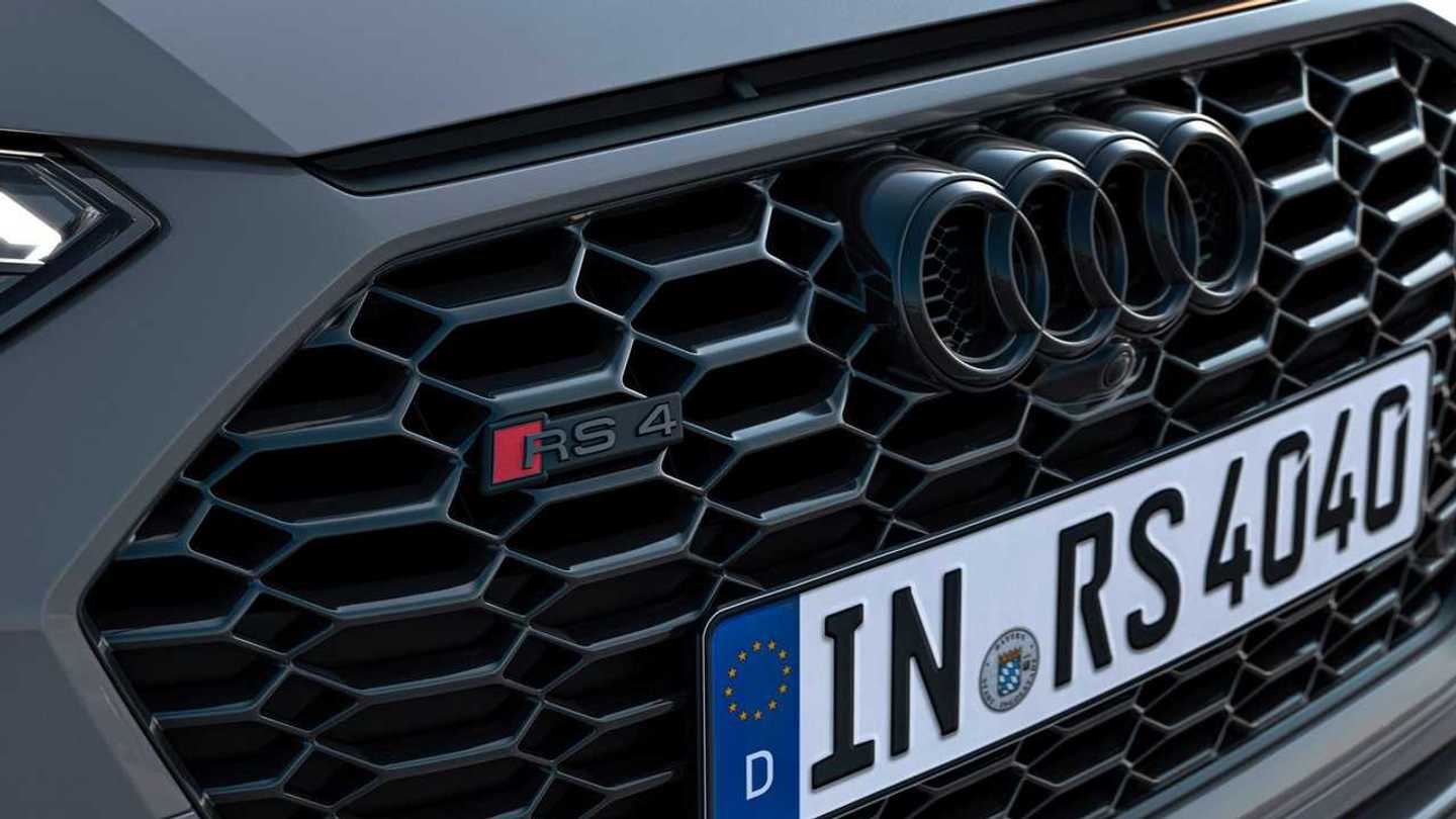 Audi RS4, con il competition pack ora ti diverti anche in pista