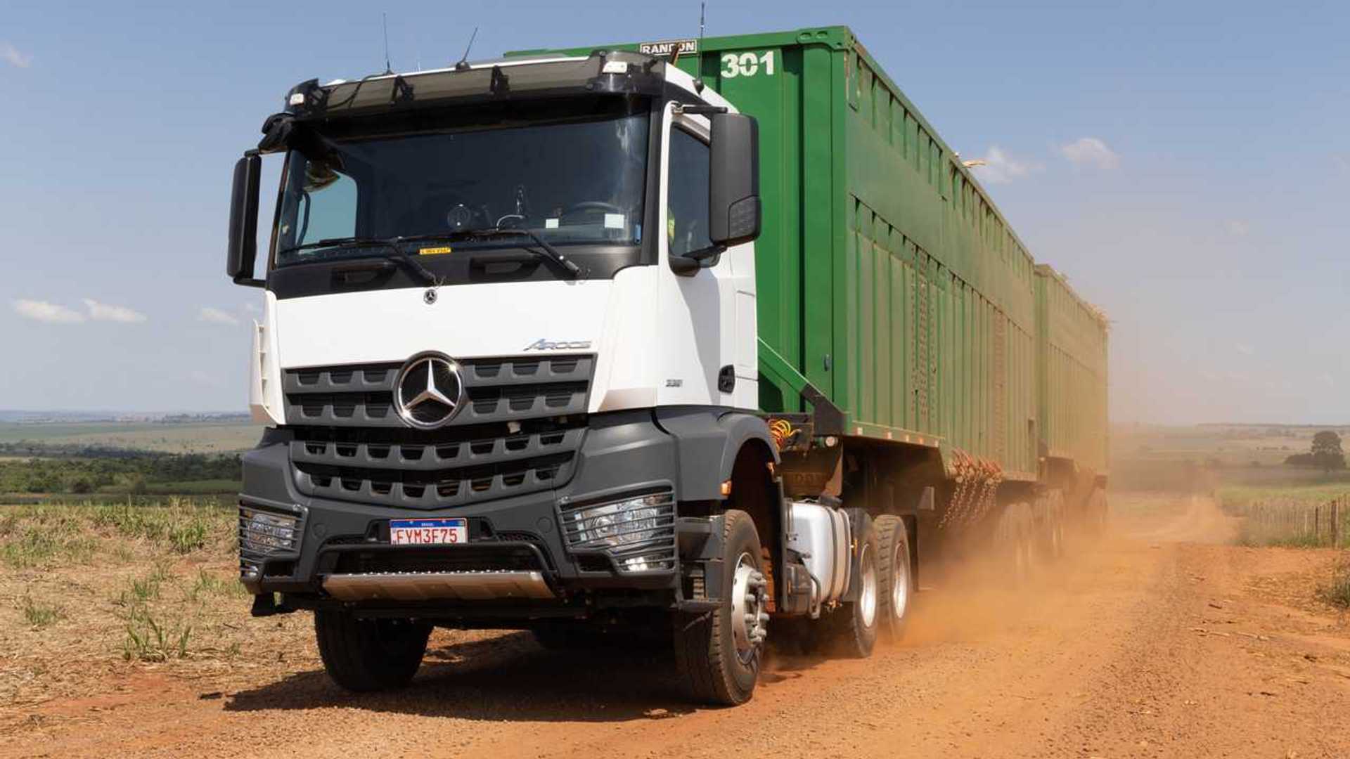 Mercedes-Benz Actros ganha versão com cabine baixa e anuncia motores Euro 6