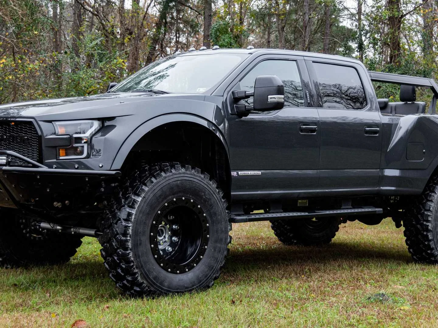 Ford Excursion Con Neumáticos De 44 Pulgadas