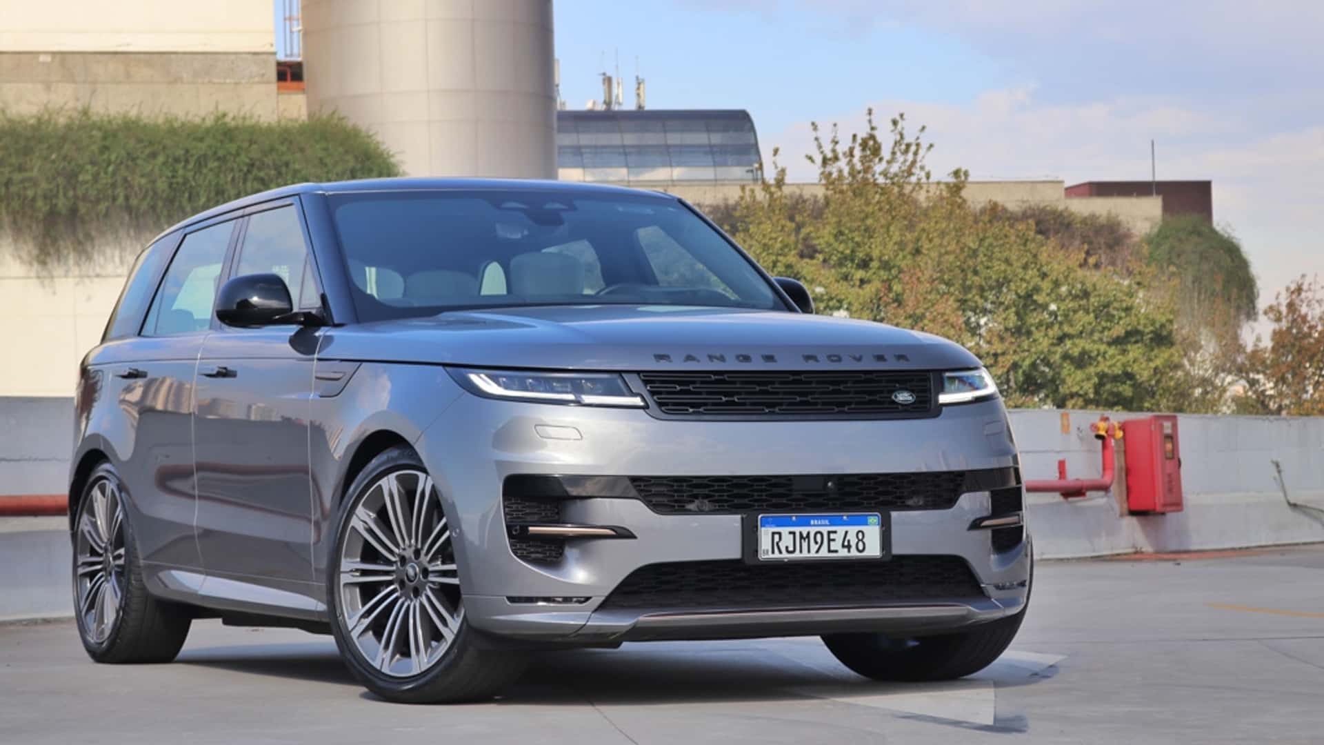 Falando De Carro: Novo Range Rover Sport vai na tomada e entrega muito luxo