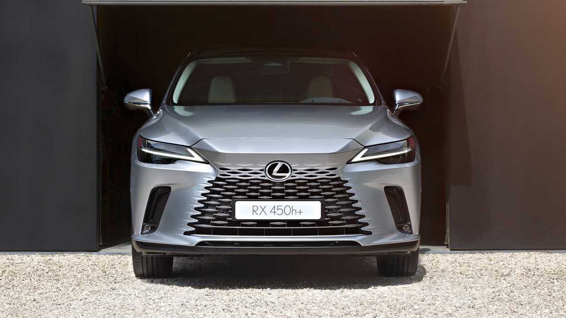Lexus RX 2022, interni, prezzi, allestimenti, motori