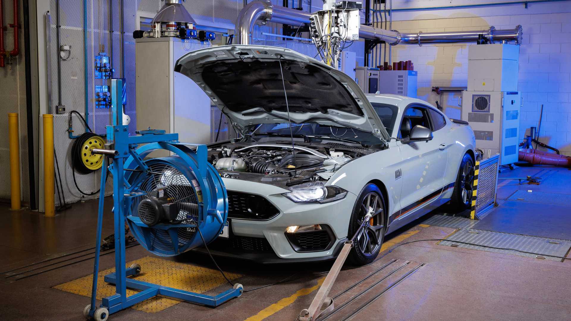 Ford apresenta Mustang Mach-E no Brasil, mas apenas para desenvolvimento