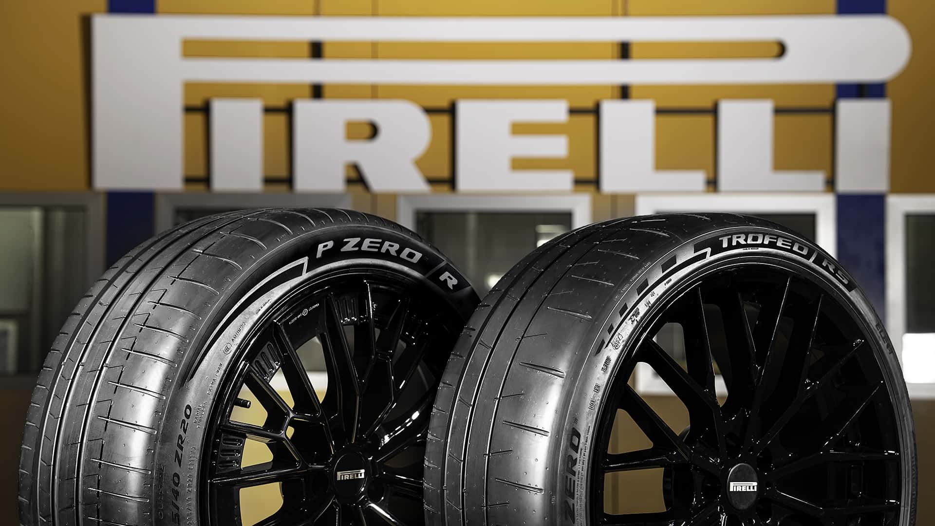 Fotos: Pirelli P Zero R y Pirelli P Zero Trofeo RS | Motor1.com