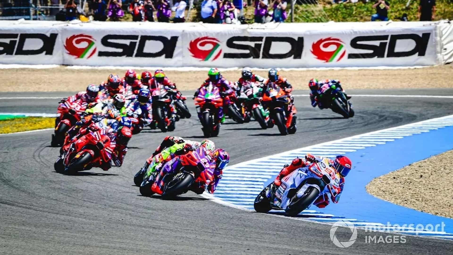 Akhirnya Terjadi, Pembalap MotoGP Mulai Gunakan Radio Komunikasi