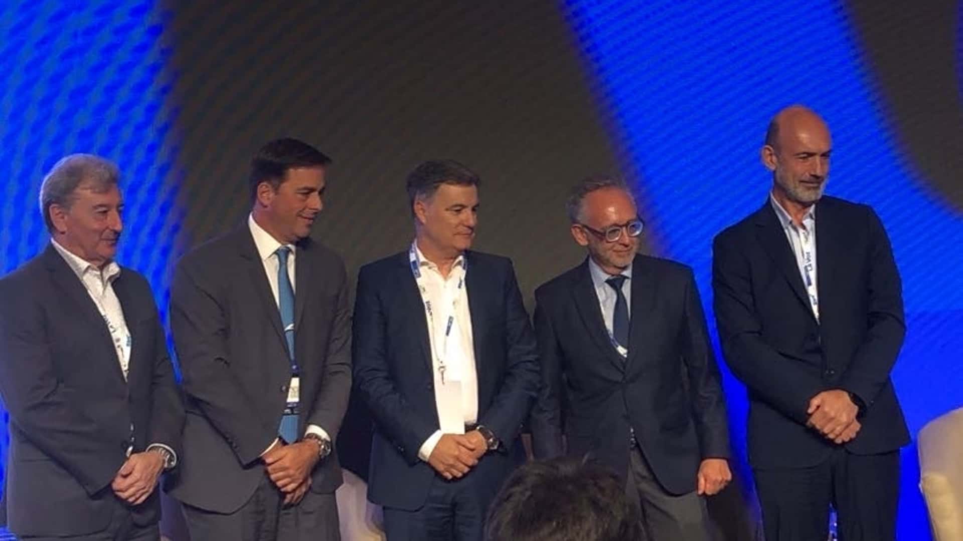 Zulf borges anã great assistance, beautiful Asian lady