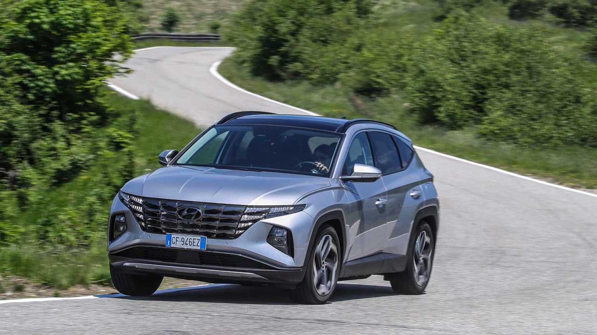 Hyundai Tucson: dimensioni; bagagliaio; motori; caratteristiche