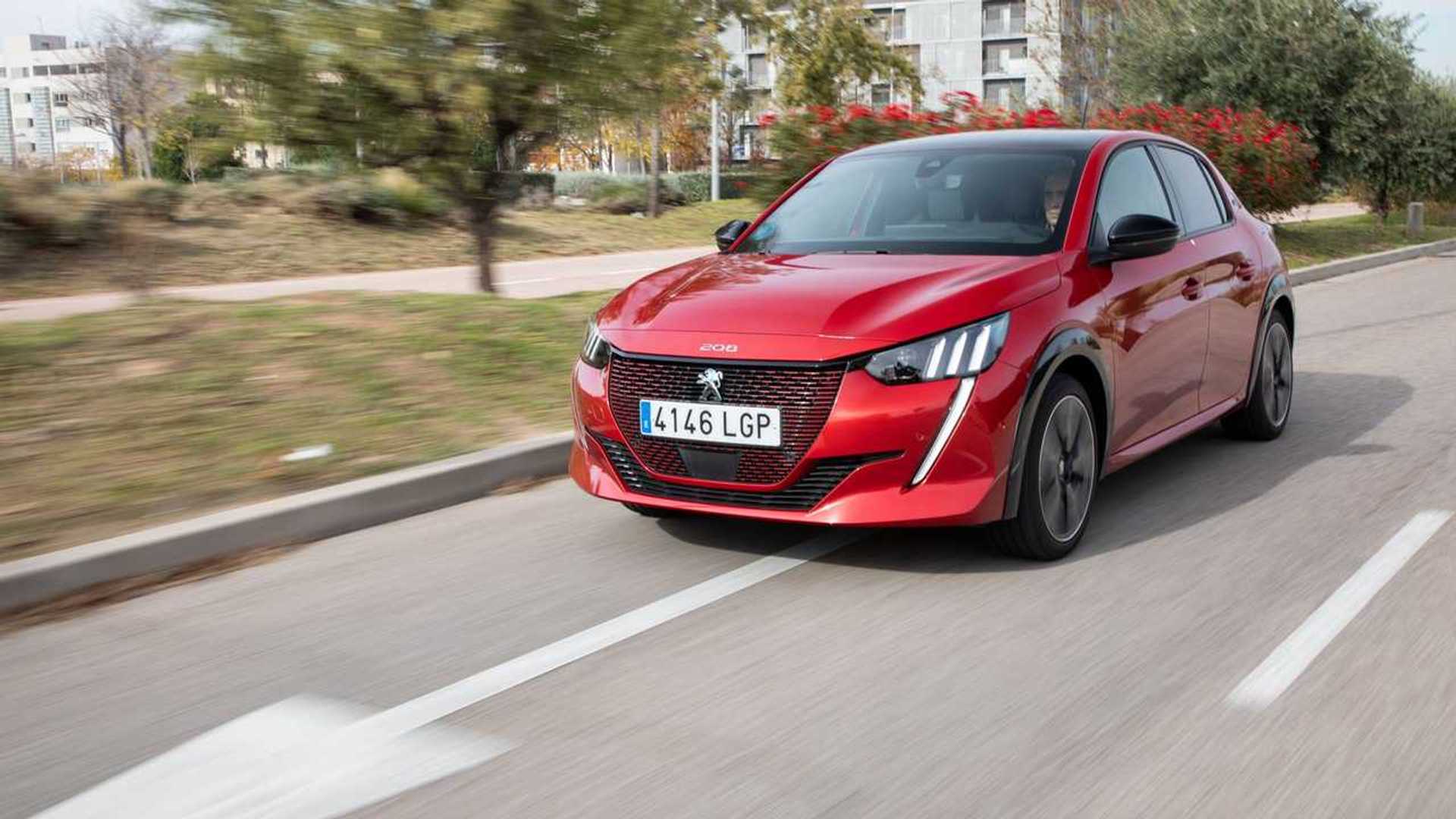 Peugeot e-208 y e-2008: electrificación total, en distintos formatos