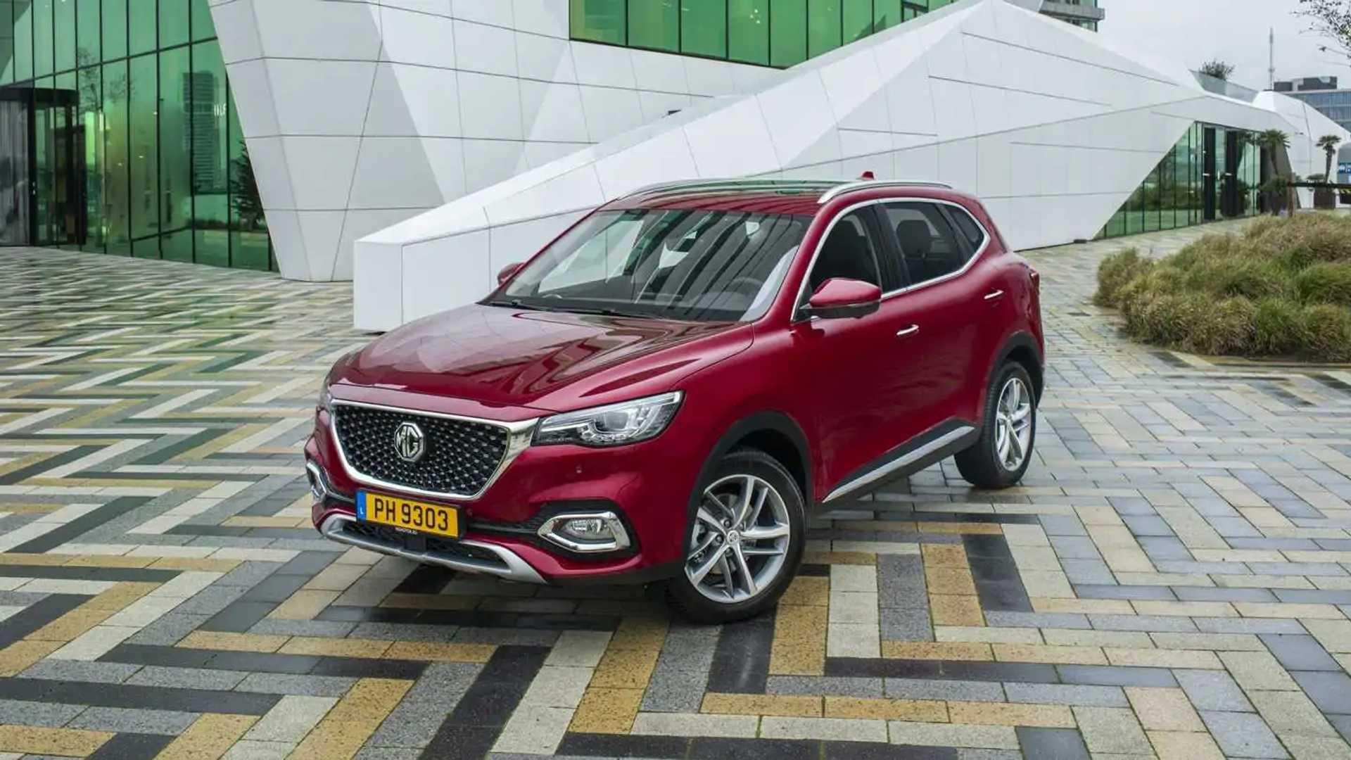 MG EHS plug-in hybrid, il C-SUV arriva in Italia: prezzo e specifiche