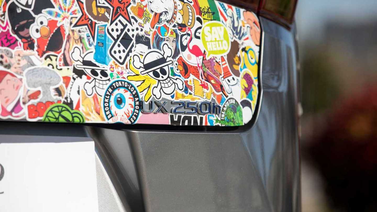 Lexus UX Sticker Bomb, l'art car ispirata alla città
