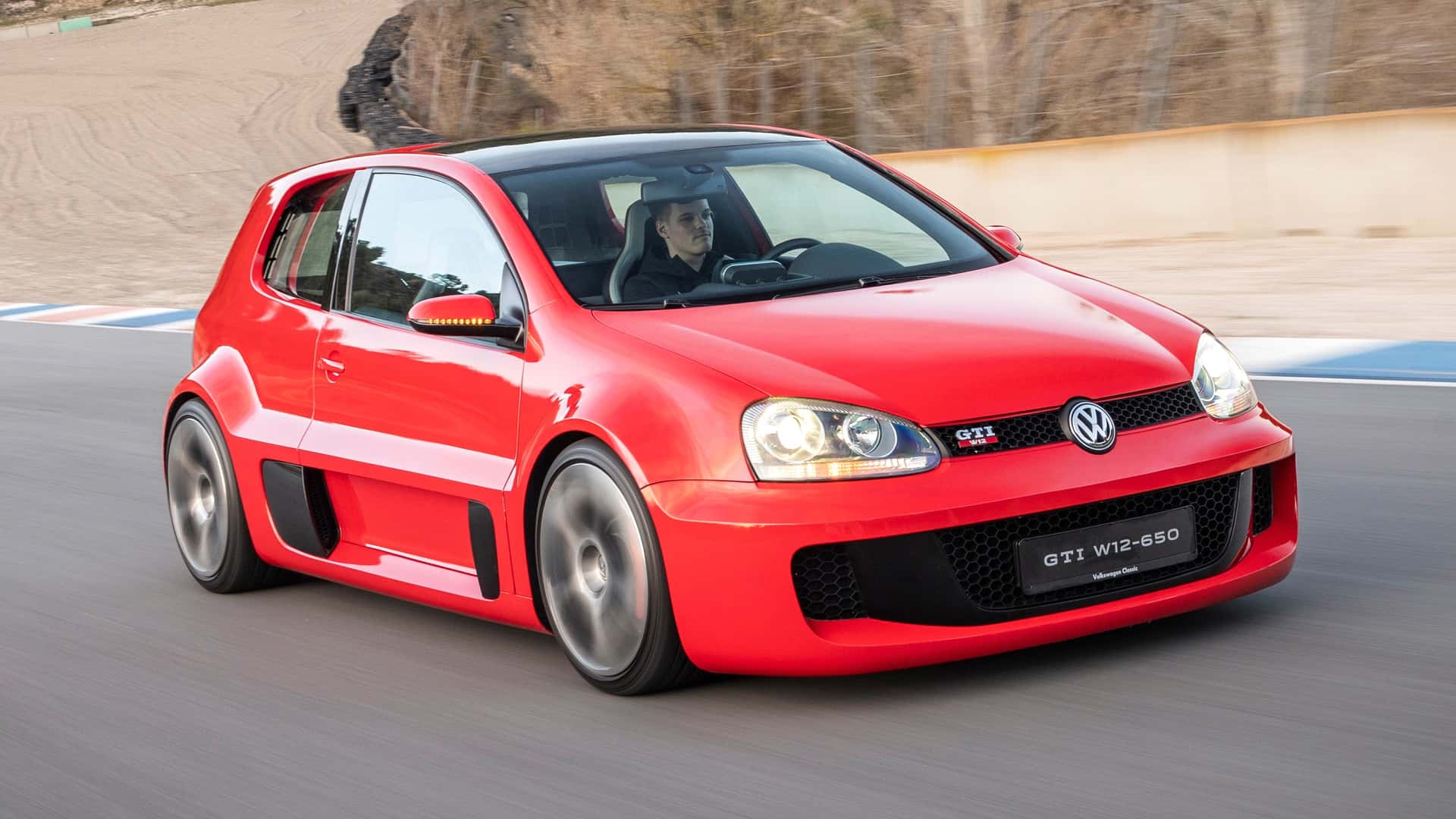 VW Golf GTI com motor W12? Entenda essa história