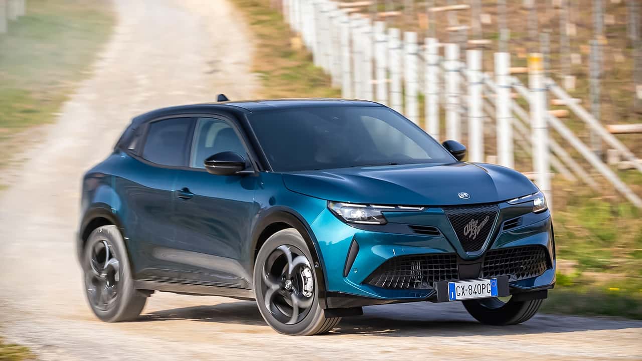 Alfa Romeo Junior Ibrida Q4: Elektro-Allrad im kleinen SUV