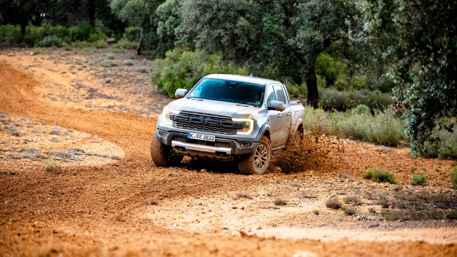 Ford Ranger Raptor 2023: al volante de un pick-up casi de carreras