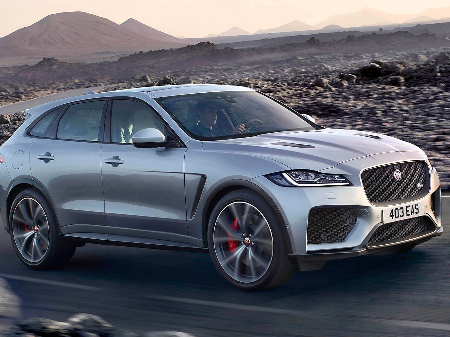 Jaguar schickt irren F Pace SVR ins Performance SUV Rennen