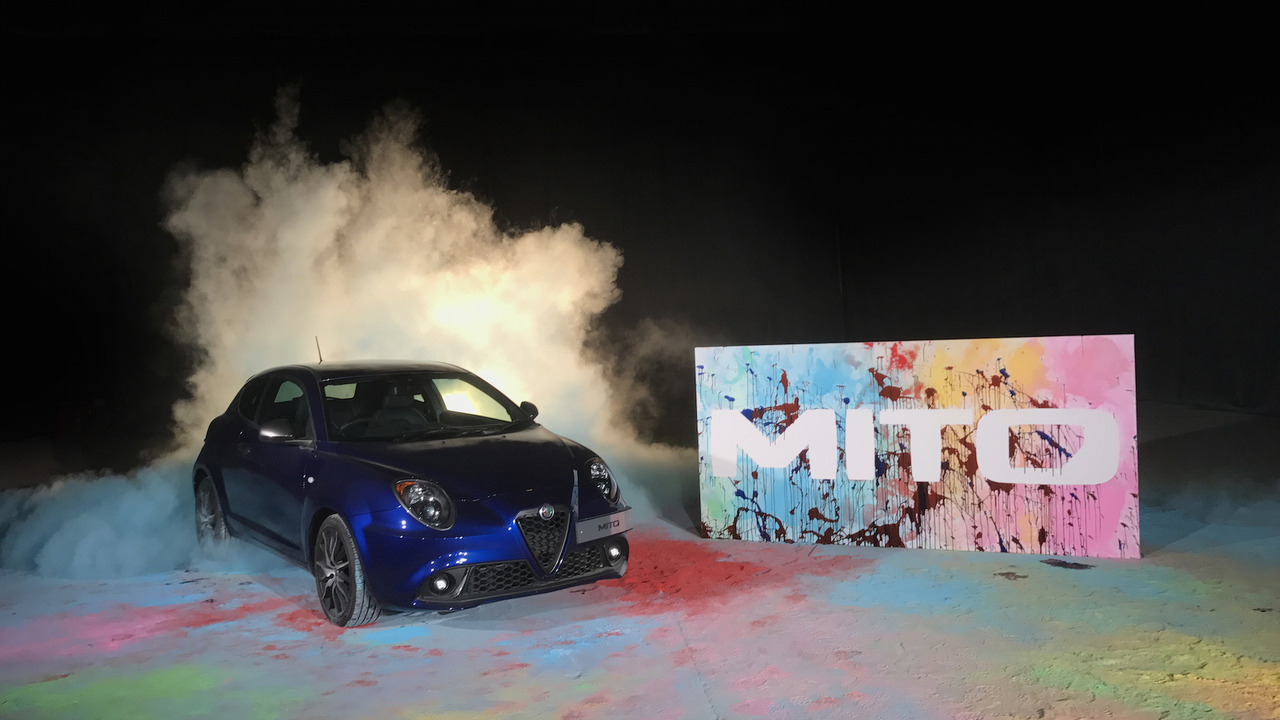 Vidéo - L'Alfa Romeo MiTo réalise une oeuvre d'art abstrait