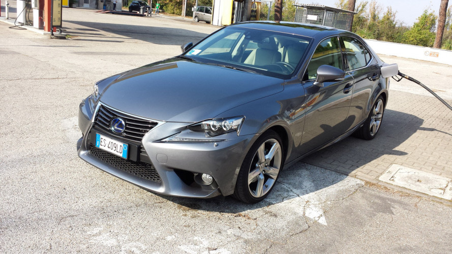 Lexus IS Hybrid - News, Foto, Video, Listino