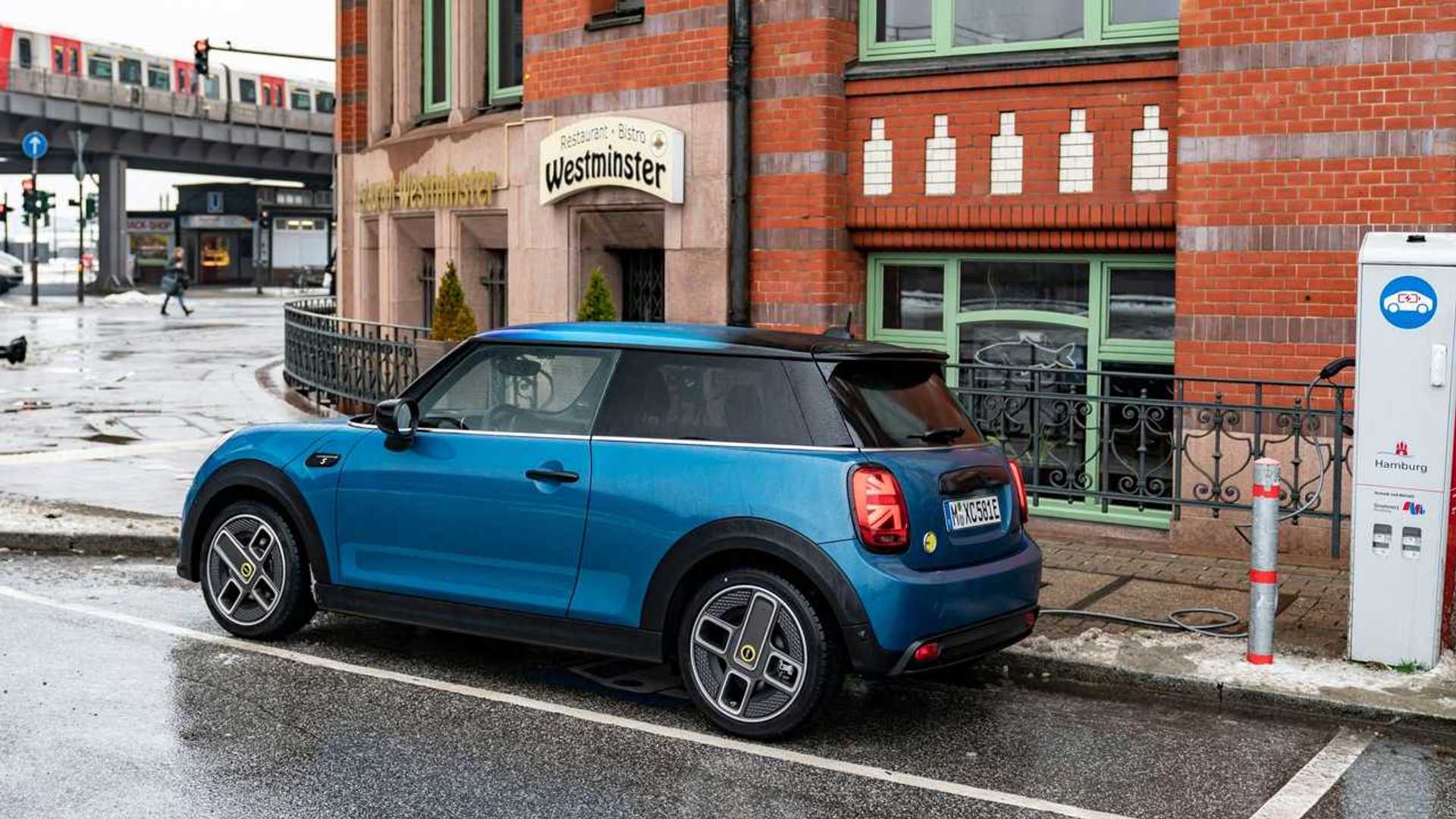 Varian Khusus Mini Cooper Listrik Tampil dengan Warna Eksotis