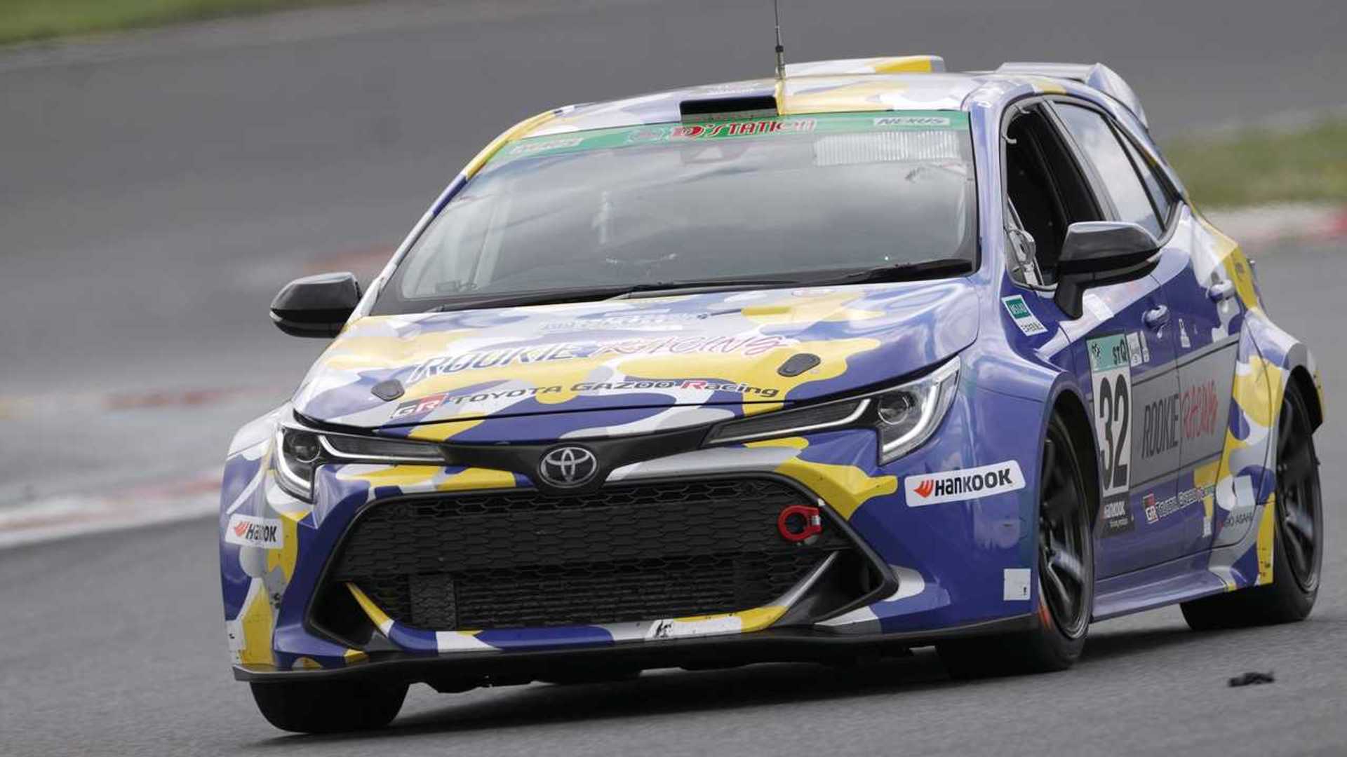Toyota Corolla 1.6 que queima hidrogênio avança em teste na pista