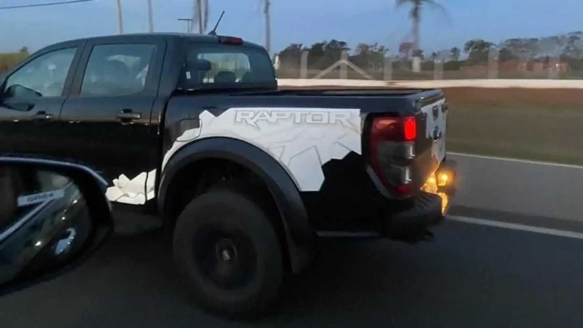 Ford Ranger Raptor é flagrada mais uma vez no Brasil