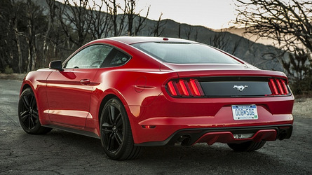 Cotado para o Brasil, Mustang perde até 11% de potência com gasolina comum