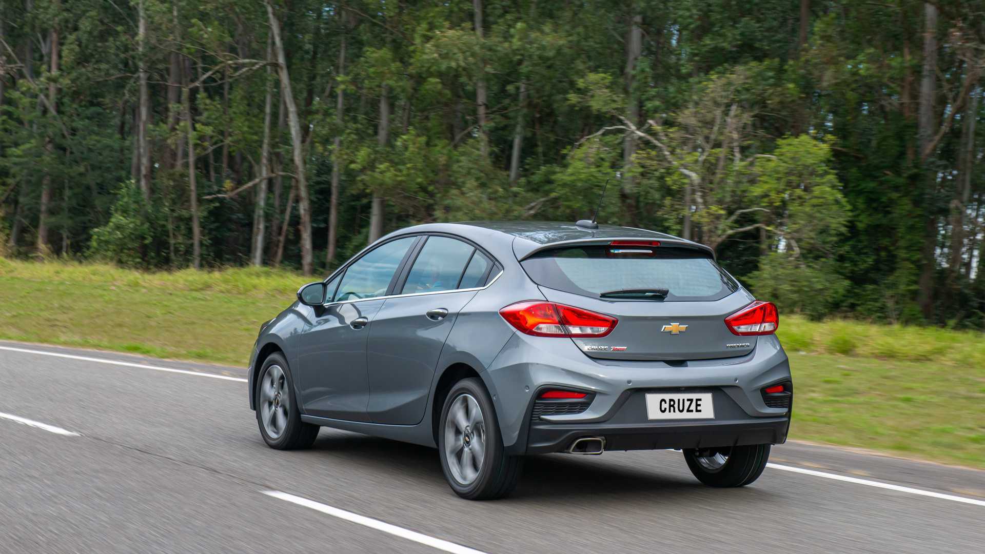 Teste: Chevrolet Cruze Sport6 Premier 2020 resistirá ao novo Tracker?