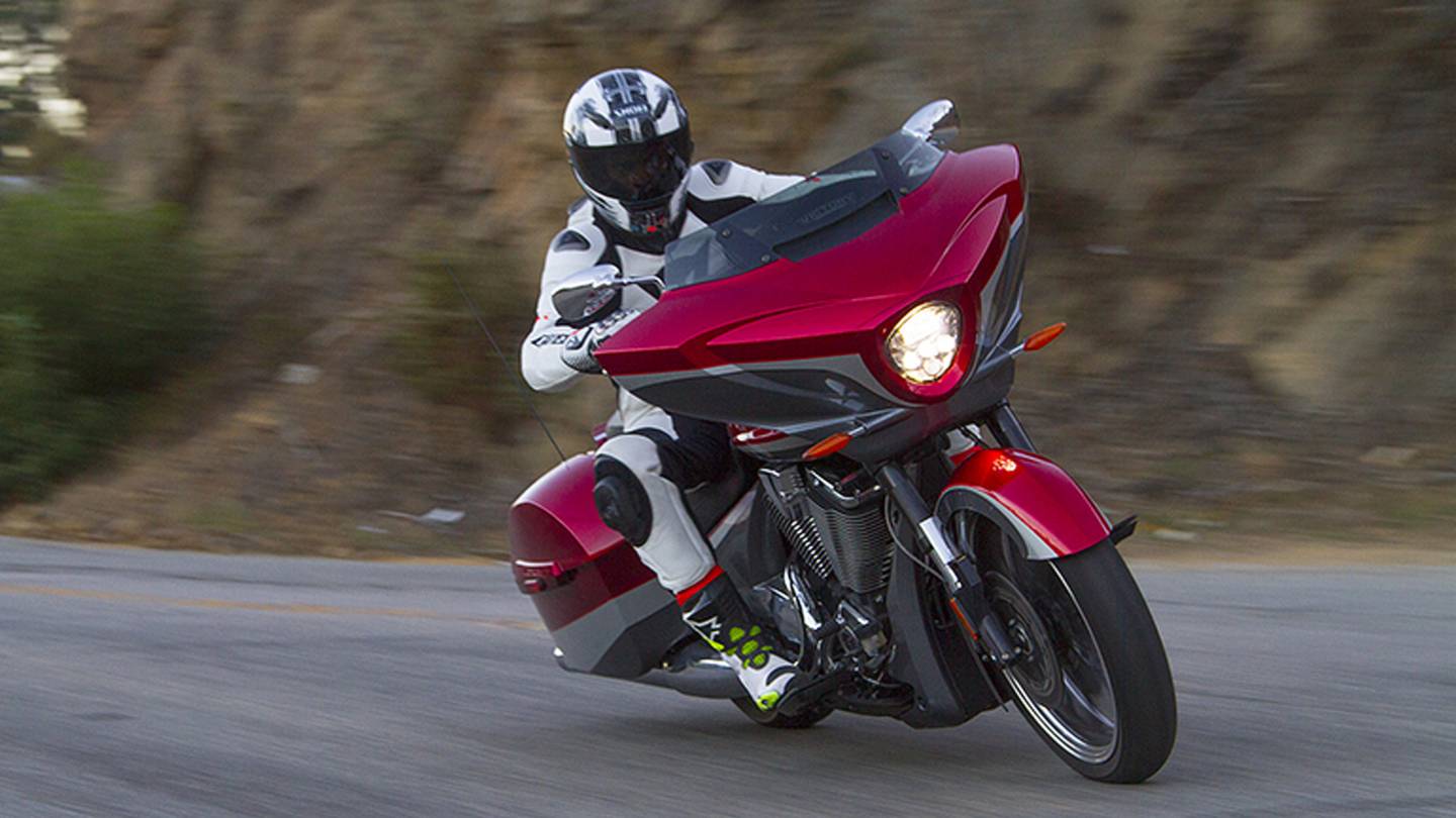 World's Best Performing Bagger? 2015 Victory Magnum Review