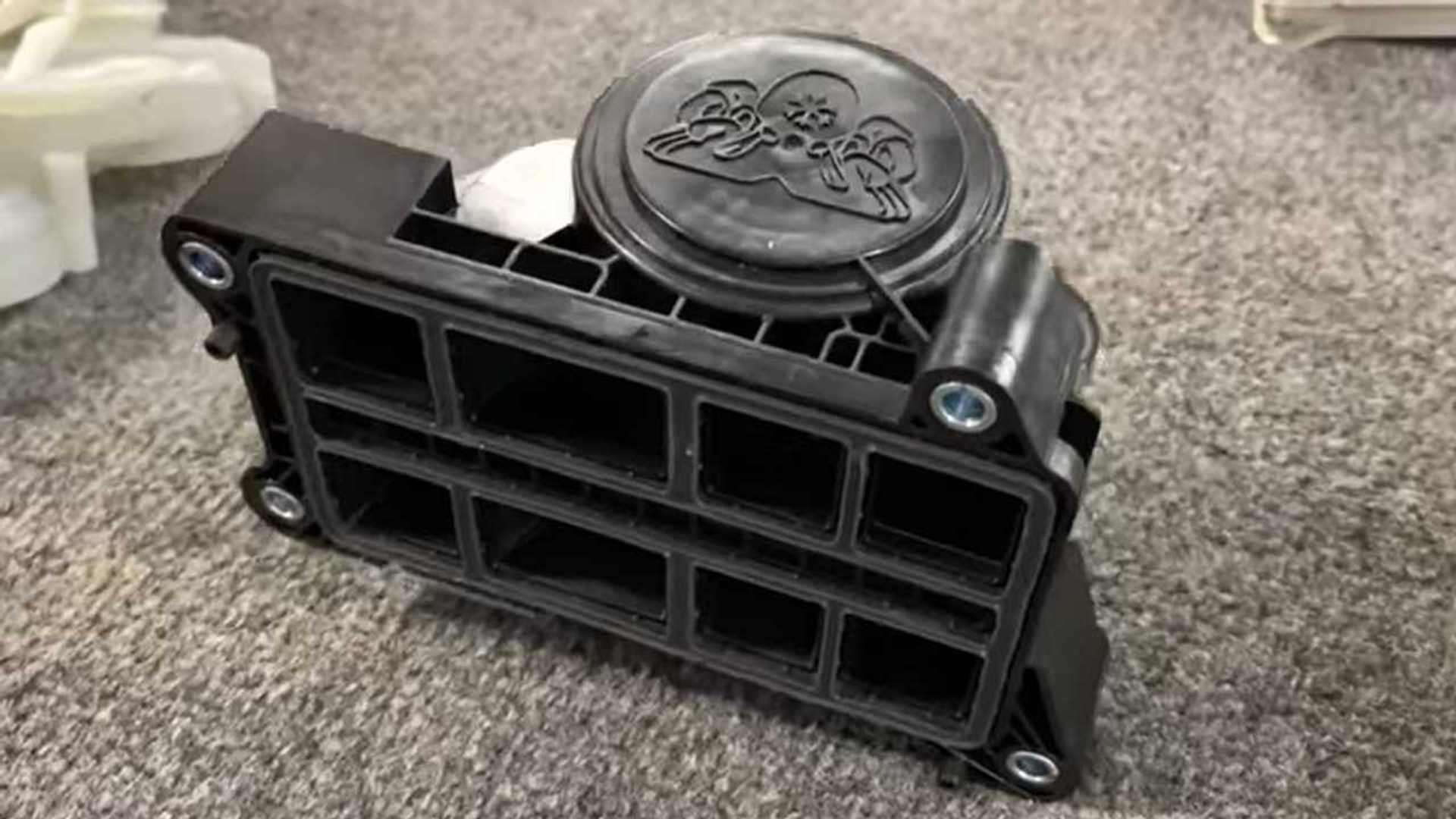 Watch Sandy Munro Explain The Unique Octovalve In The Tesla Model Y