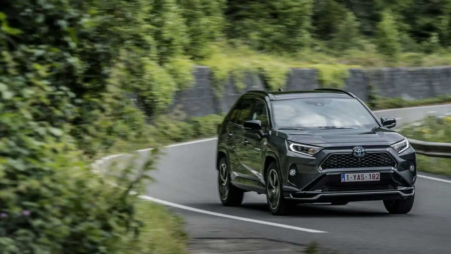 Toyota RAV4, i prezzi del SUV ibrido plug-in