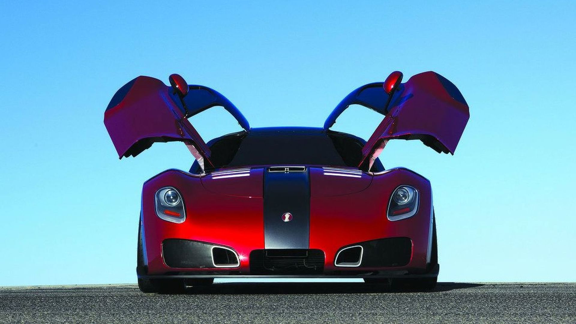 Devon GTX American supercar at Laguna Seca [Video]