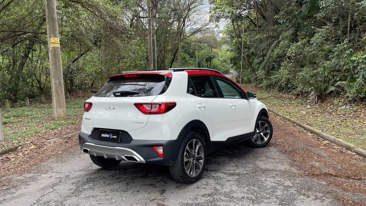 Kia Stonic híbrido-leve: como anda e quanto consome o pequeno SUV
