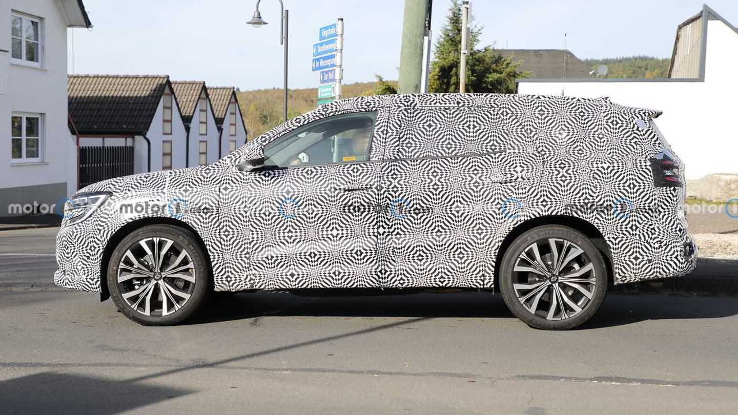 Renault Grand Austral Spied Previewing Future Three-Row Model