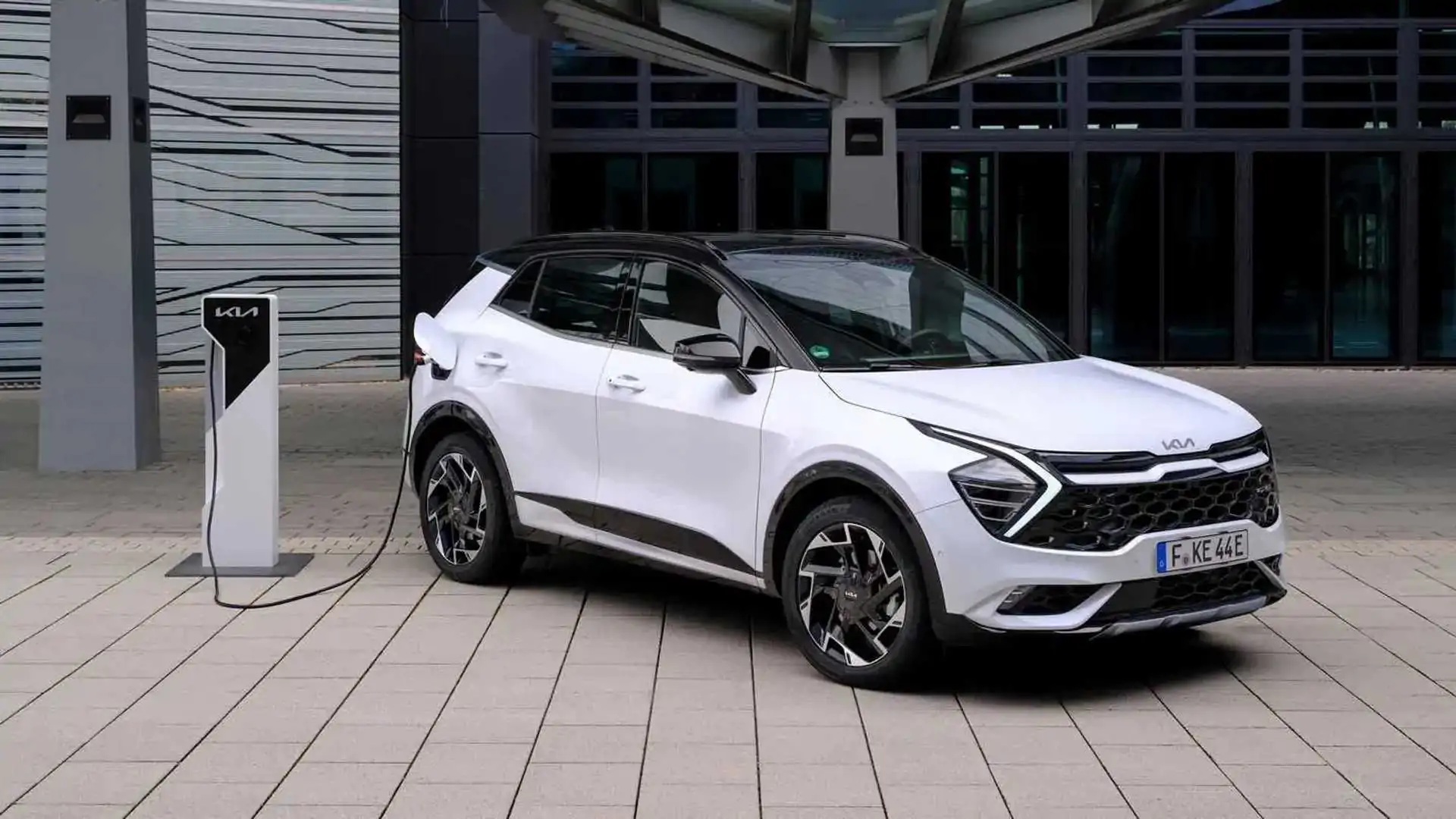 Kia Sportage Plug in Hybrid mit 70 Kilometer Reichweite startet