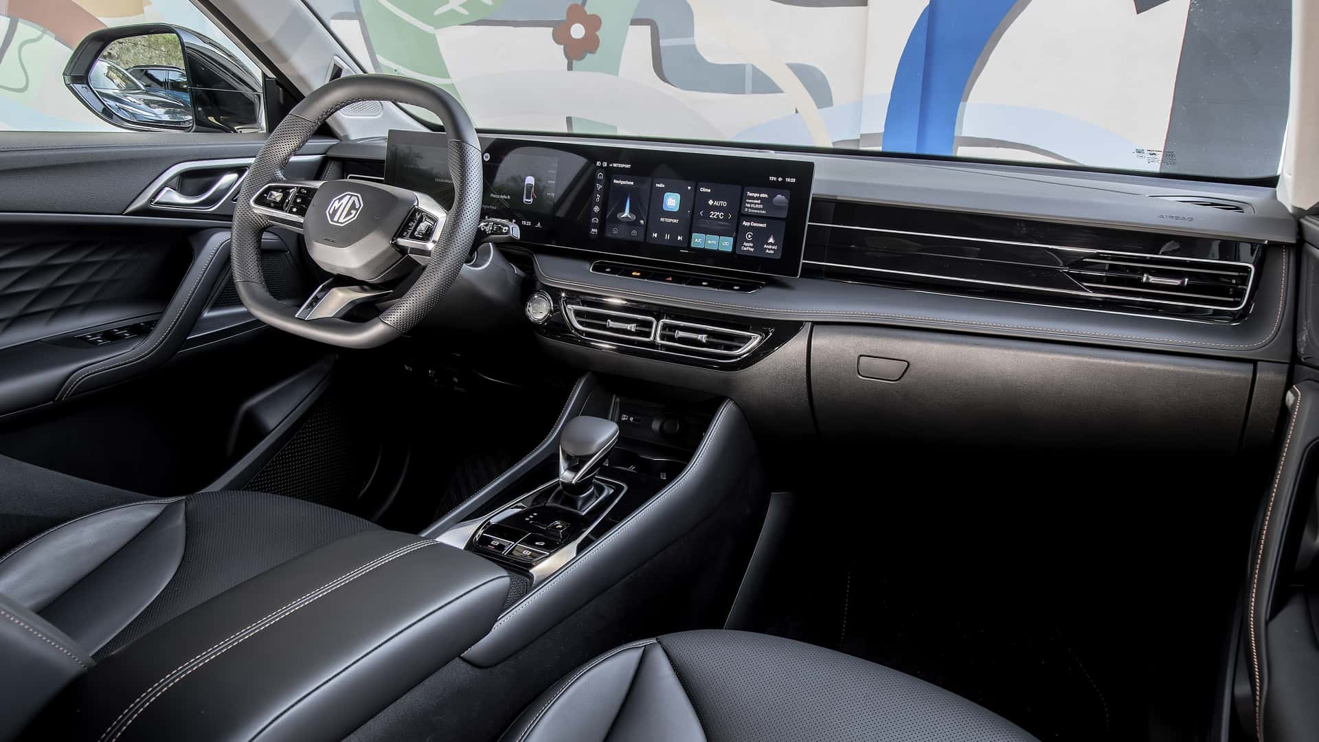 MG HS 2025: interior y maletero del renovado SUV híbrido