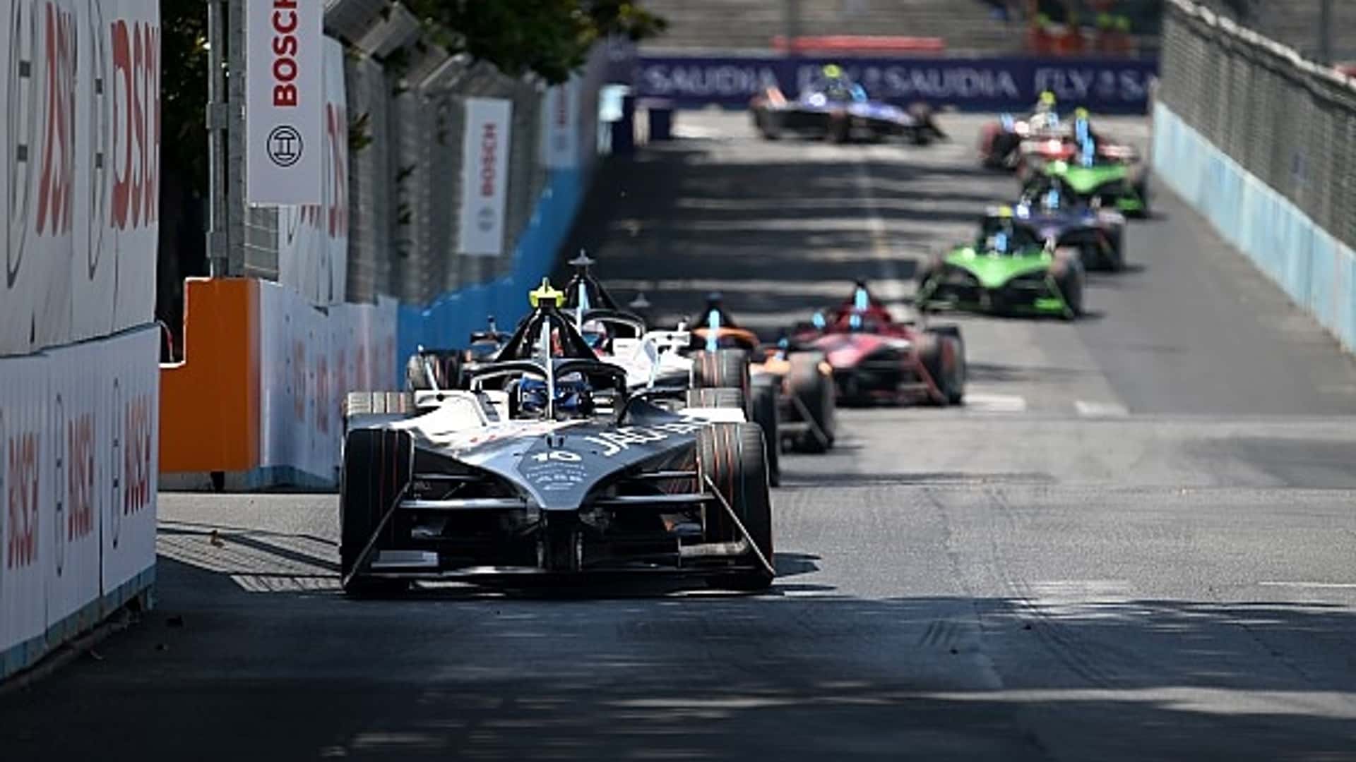 L'E-Prix de Rome interrompu après un énorme accident