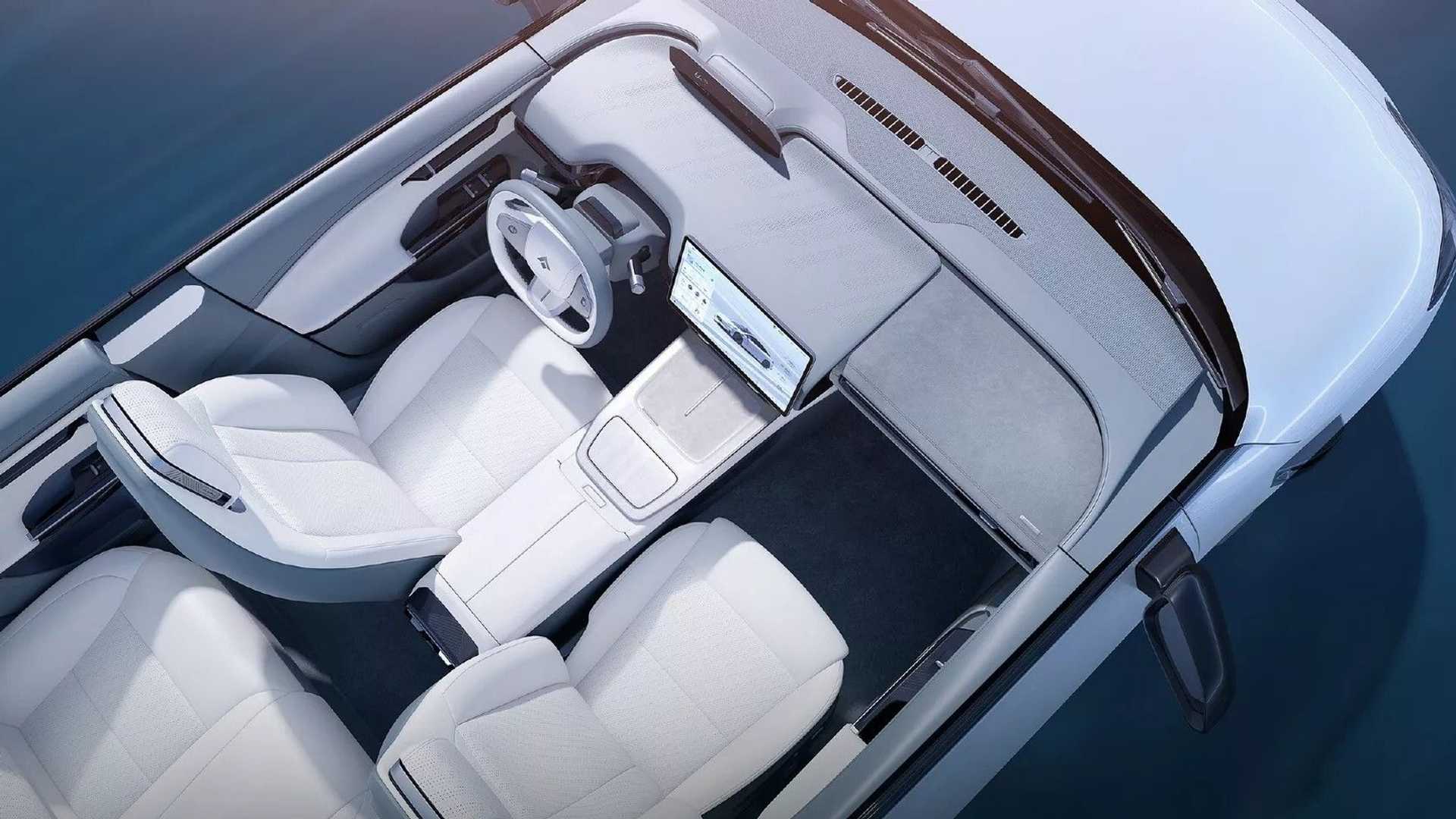 Come sono gli interni dell'auto elettrica più aerodinamica del mondo