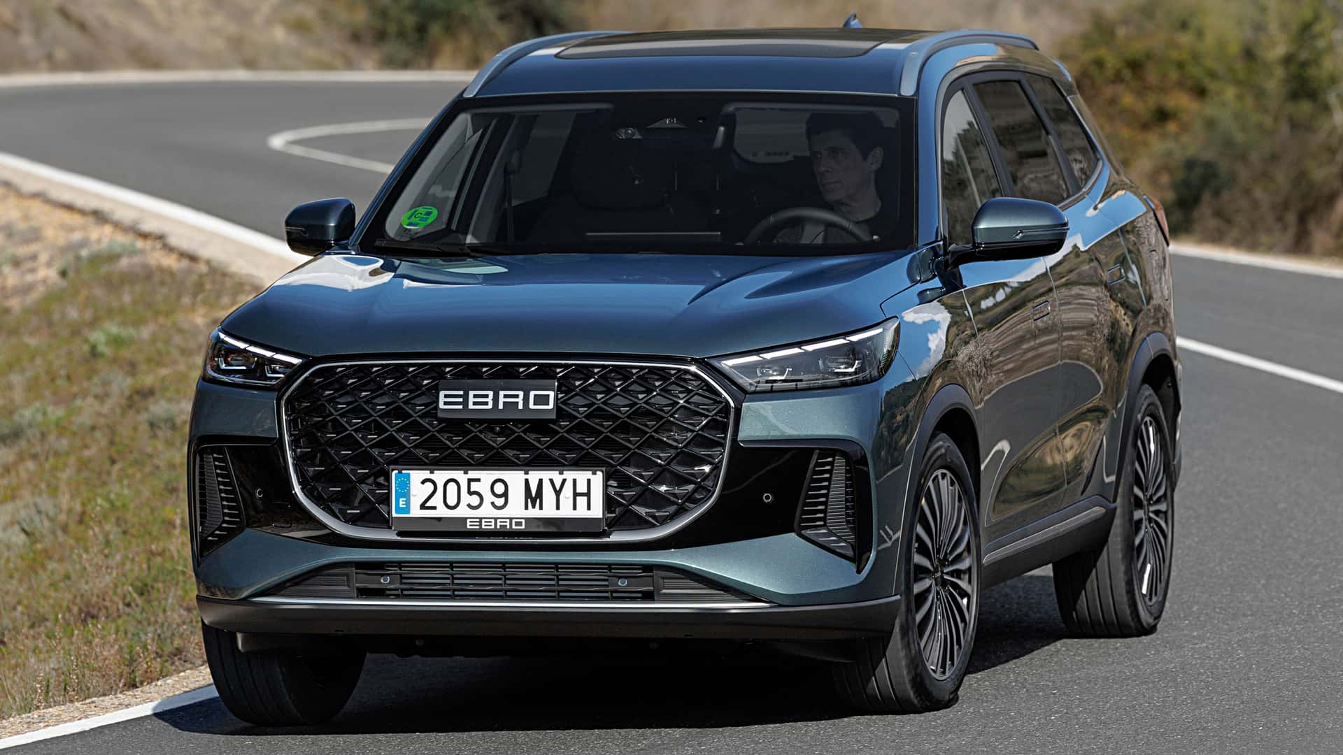 EBRO s800 2025: prueba y opinión del SUV familiar asequible