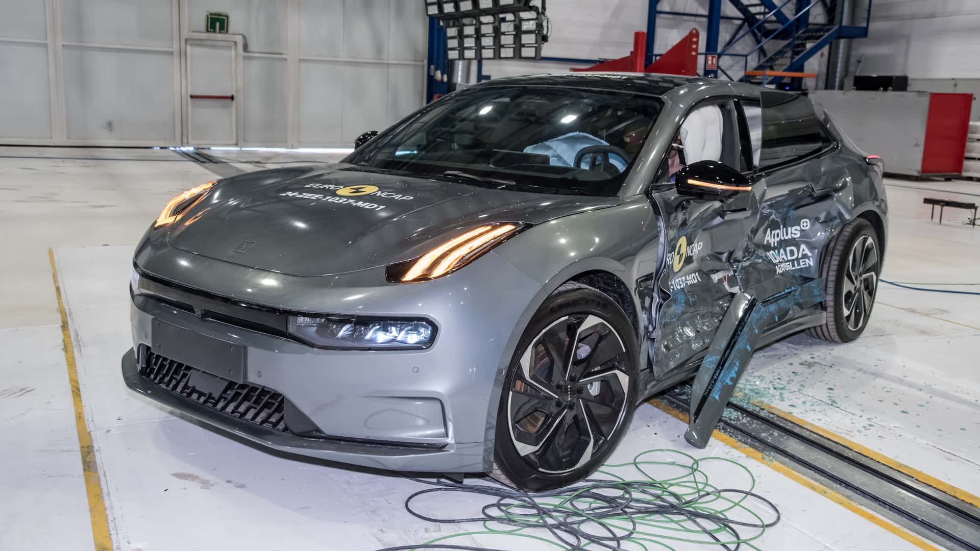 Confirmados para o Brasil, Zeekr 001 e X recebem nota máxima do Euro NCAP