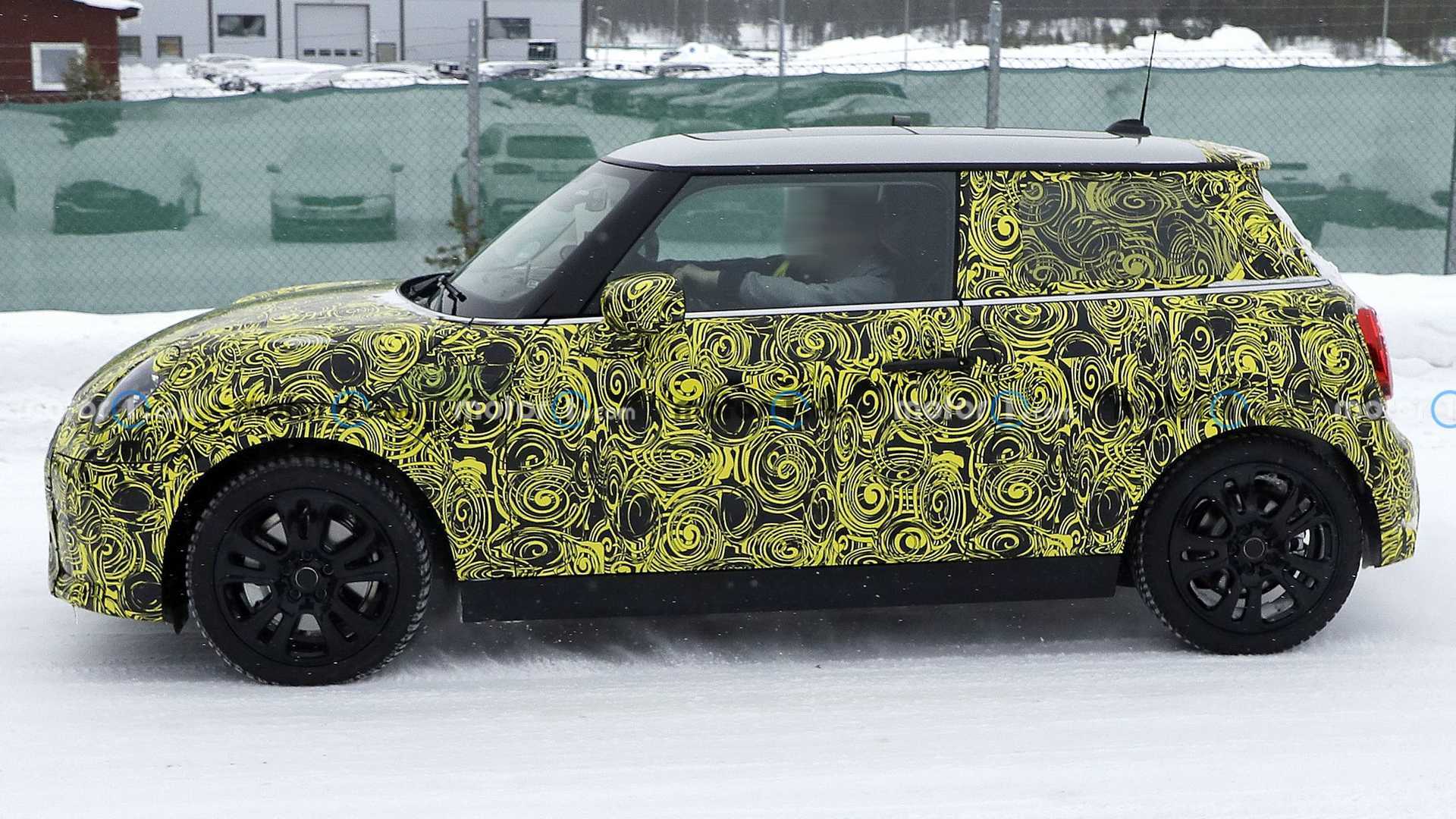 Flagra mostra que nova geração do Mini hatch manterá visual clássico