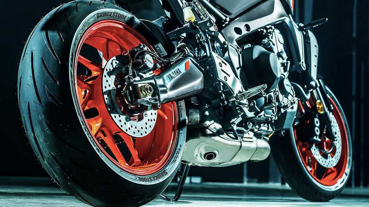 Yamaha MT-09 2021 é revelada com mais potência e novo design