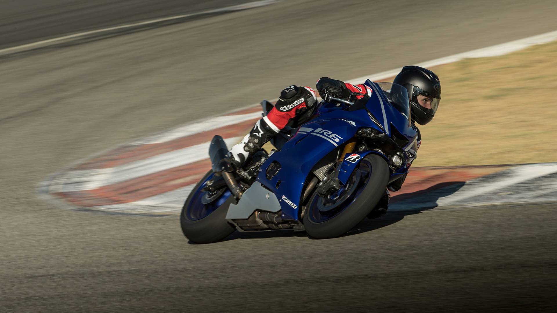 Bridgestone presenta el Battlax Racing R11