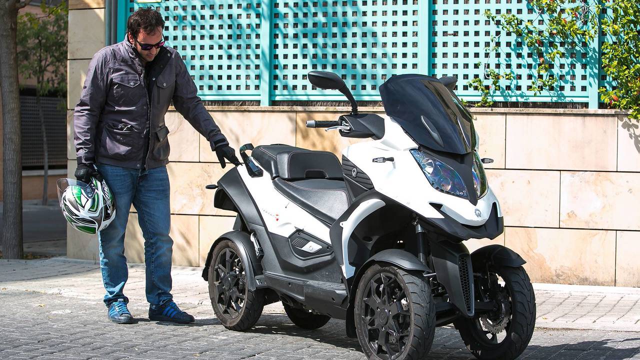 Probamos el Quadro4, un scooter de cuatro ruedas único