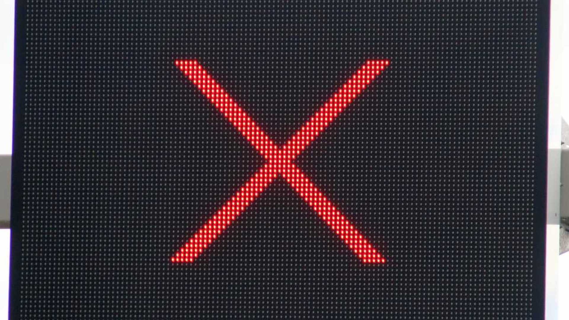 One In Five Drivers Has Ignored Red X Signs On Motorways One In Five Drivers Has Ignored Red X Signs On Motorways