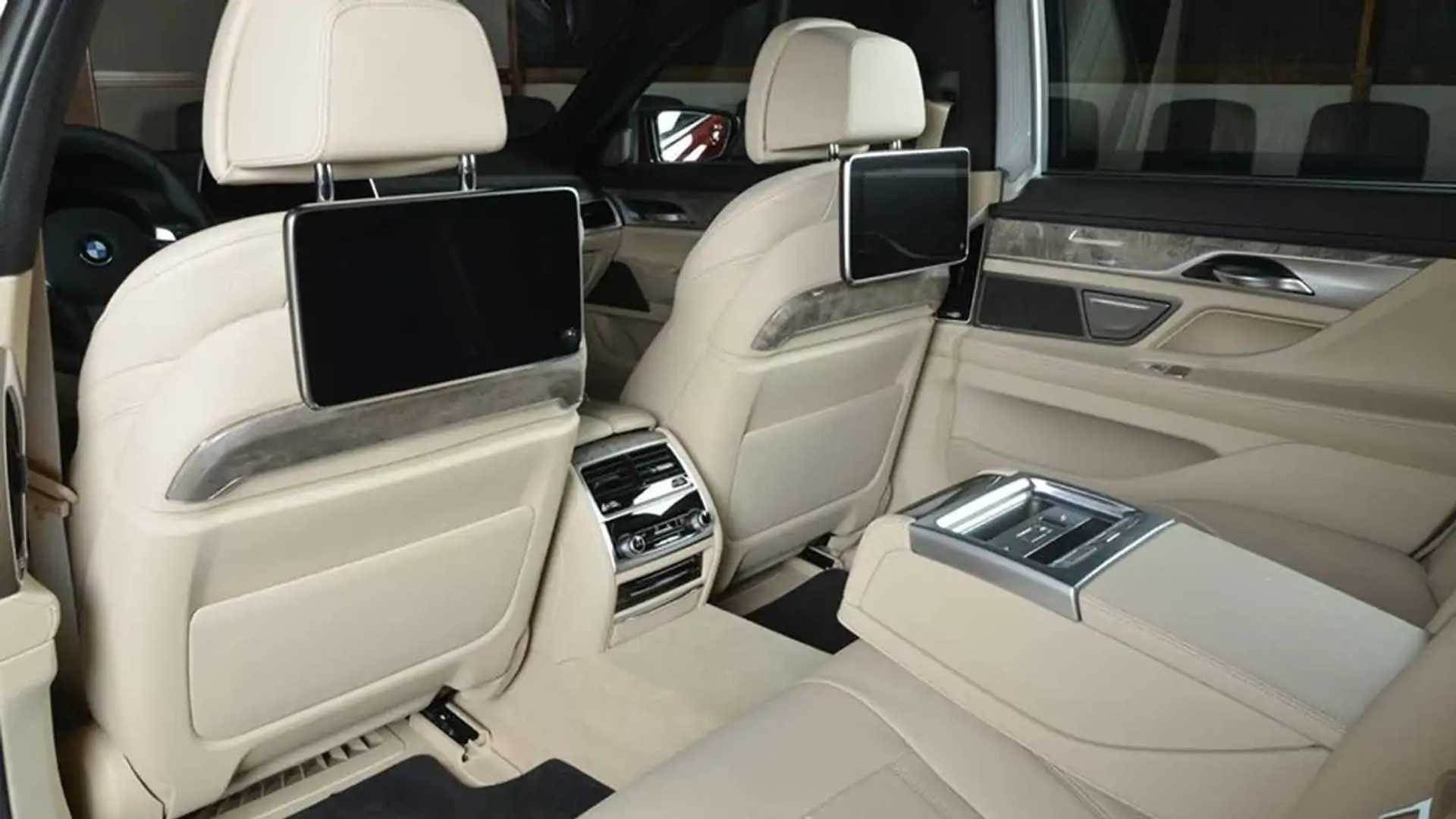 Baz donanımlı BMW 7 Serisi, opsiyonlar ile harika bir görünüme kavuşmuş